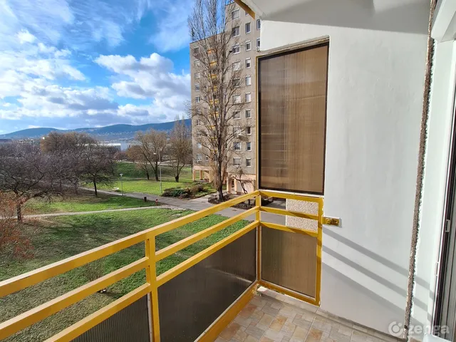 Budapest III. kerület eladó panellakás 2+1 fél szobás: 83...