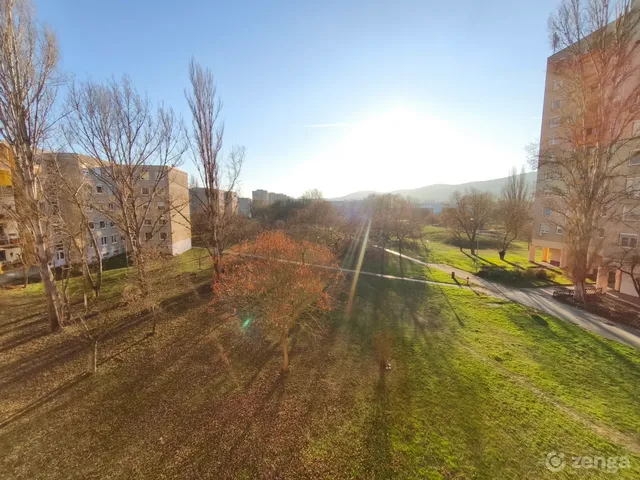 Budapest III. kerület eladó panellakás 2+1 fél szobás: 83...